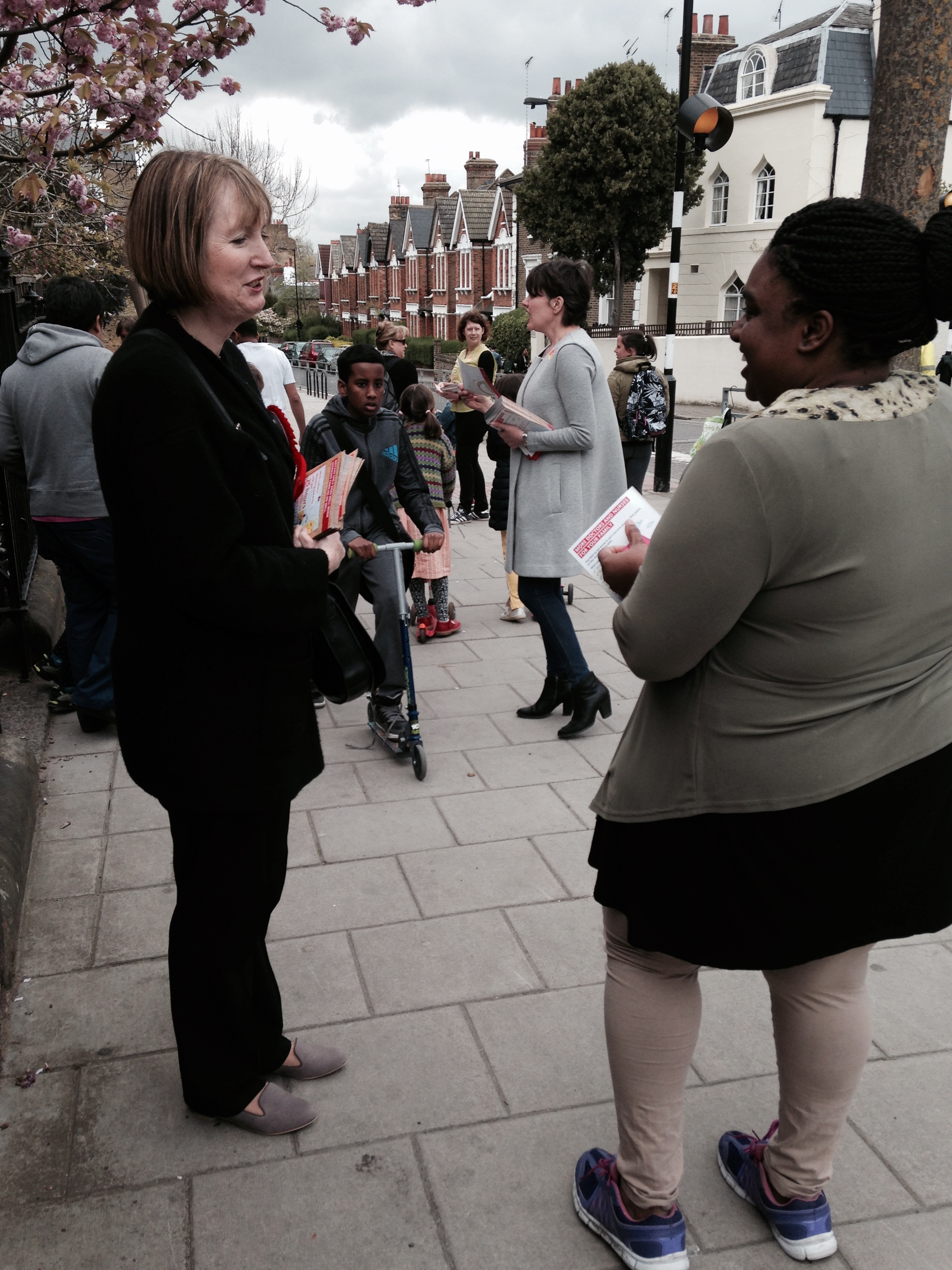 Talking to parents at Lyndhurst Primary School in Camberwell - Harriet ...