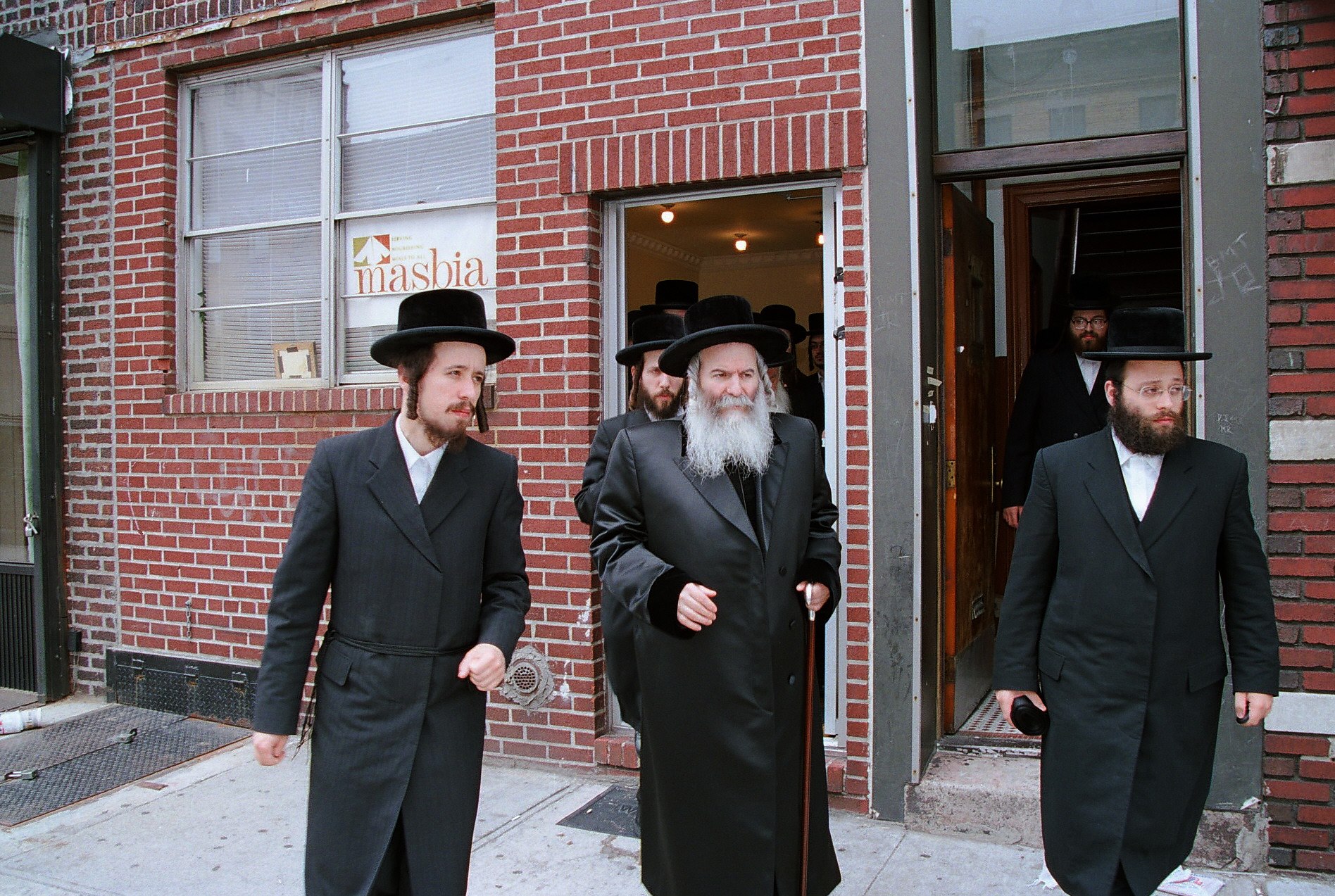 Masbia Supporter, Bobover Rebbe, Rabbi Ben Zion Halberstam, Affixing a ...